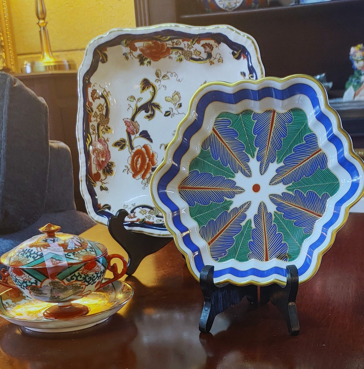 Mottahedah Hexagonal Porcelain Plate Charleston Feather – ATTIC FANATIC